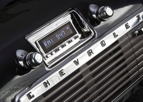 RETRO SOUND HERMOSA IN-DASH RADIO KIT : 1947-53 CHEVROLET / GM TRUCKS