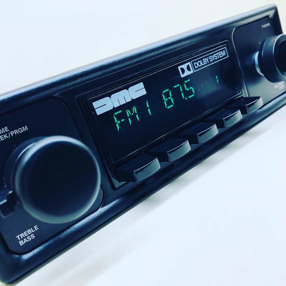 CLASSIC AUTO SOUND SILVER-SERIES AM/FM RADIO ASSEMBLY