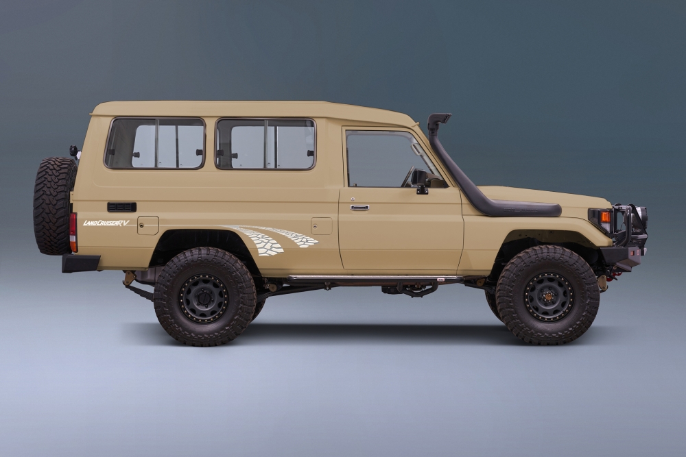 RV-TRACKS BODY STRIPES KIT : J75-SERIES TOYOTA LAND CRUISER (TROOP CARRIER)