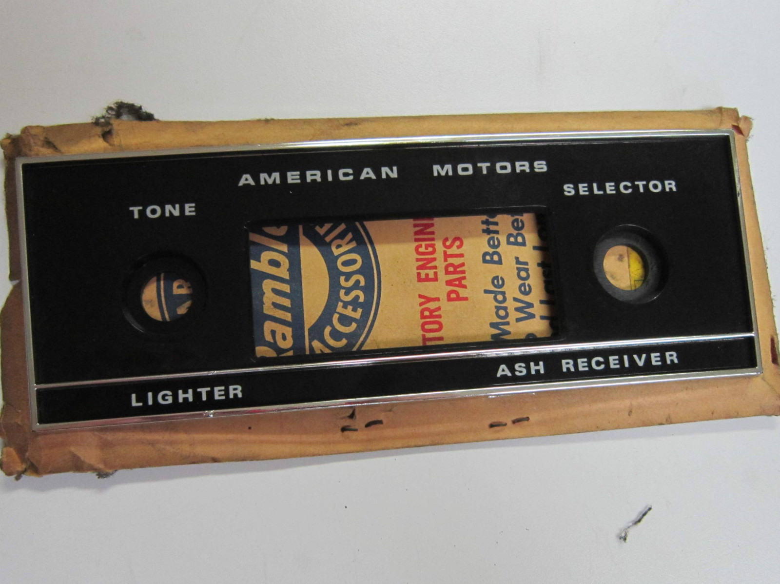 CLASSIC AUTO SOUND SILVER-SERIES AM/FM RADIO ASSEMBLY